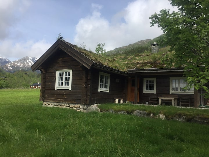 Spacious Offgrid Cabin - Norheimsund