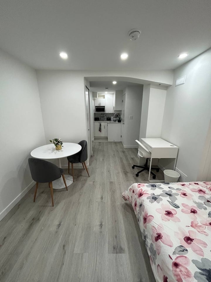 Bachelor Suite, North Vancouver For 2, W Queens Rd - 北溫哥華市