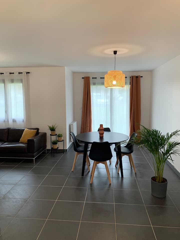 Chambre Dans Une Villa Neuve - Isère
