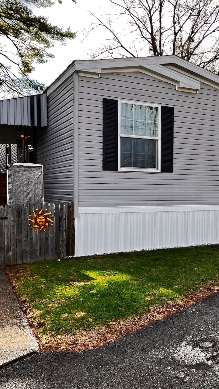 Tiny Home Downtown Saratoga Spring Long Term Avail - Saratoga Springs, NY
