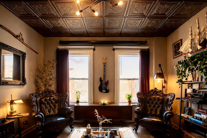 Vintage Chicago Speakeasy-2bed/2bath Designer Apt. - Chicago, IL