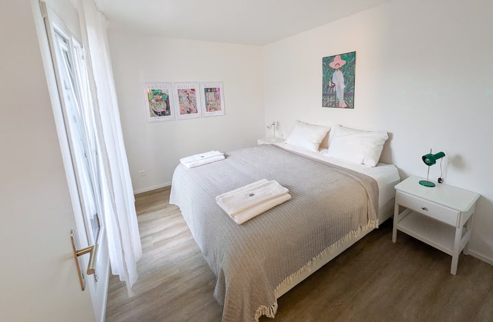 Rooftop Terrace Views: Cozy 1br City Apartment - Zurich, Switzerland