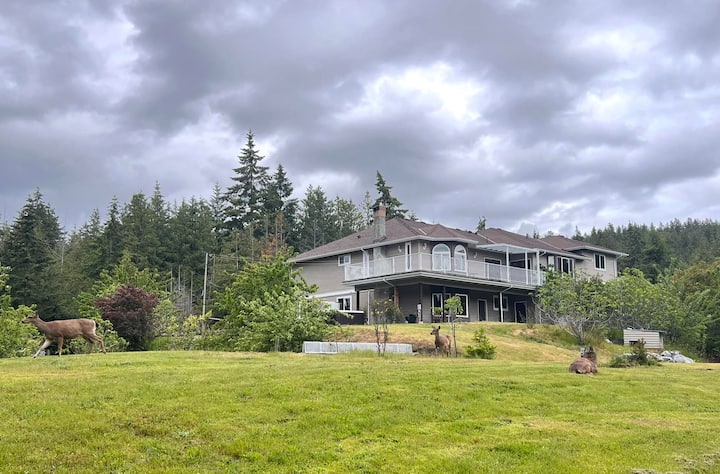 Private Estate Large Villa In Half Moon Bay - Sechelt