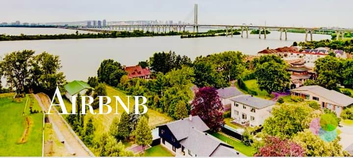 Splendide Vue Sur Le Fleuve Avec Garage Et Piscine - Brossard
