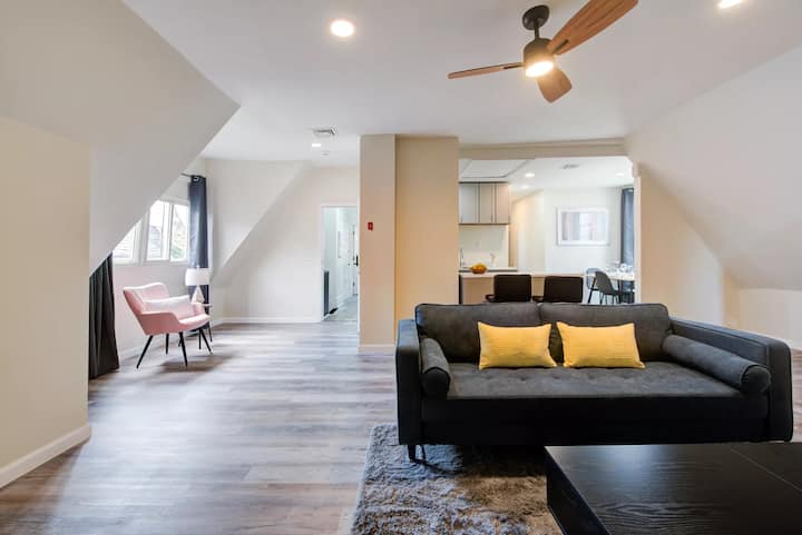 Large 2 Floor Duplex- 2 Kitchens, 2 Living Rooms - New York