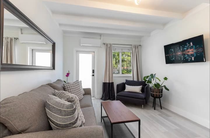 Rustic Haven 1 Bed Las Olas - Fort Lauderdale, FL