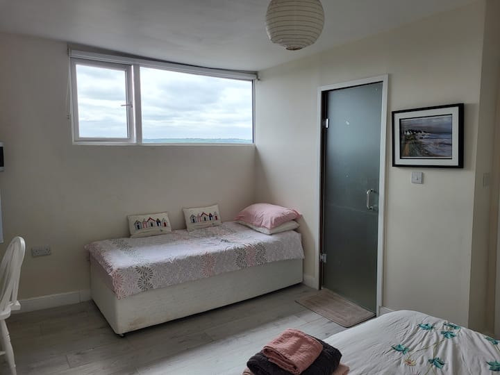 Family Room With Ensuite, Sleeps 3. Close To City. - Cork, Ireland