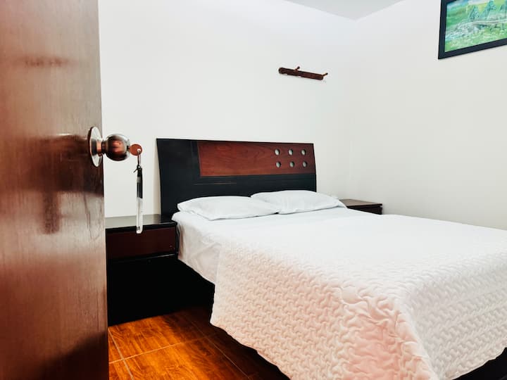 Habitación Matrimonial En Hotel Céntrico En Mala - Mala