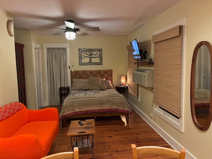 Cathy’s Conch House,
Pets Welcome - Charleston, SC