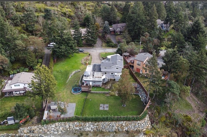 Huge & Private 4 Bed Home Near Victoria - Langford