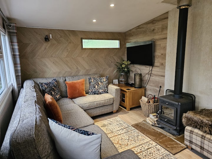 Rowan Tree Lodge With Hot Tub - Worcestershire