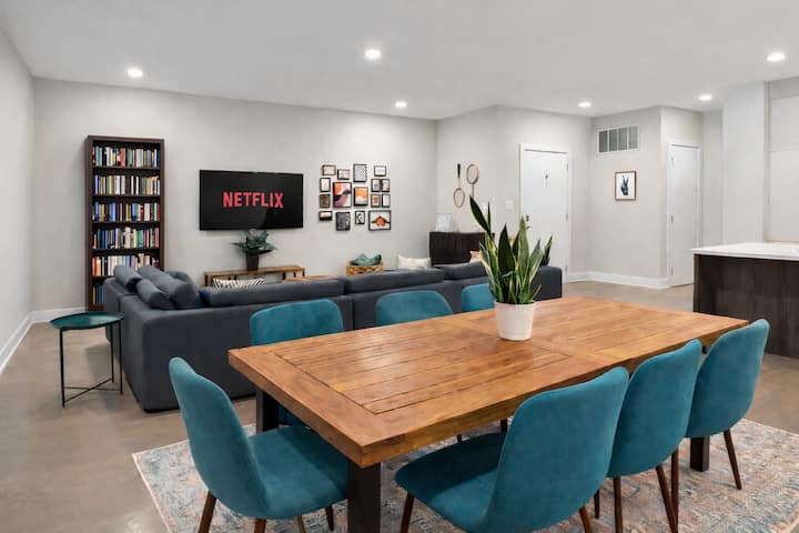 The Suite Spot | Eclectic • Modern • Sleeps 6 - Chicago