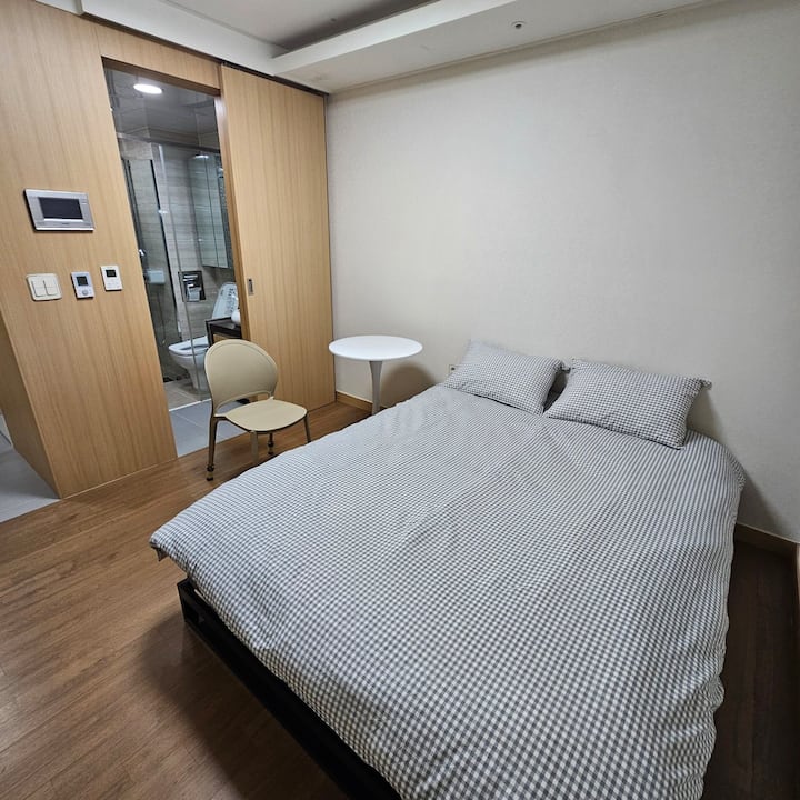 Lux 700l, Line9, Arex, 3 Minutes, Tv, Easy Chair - Seúl