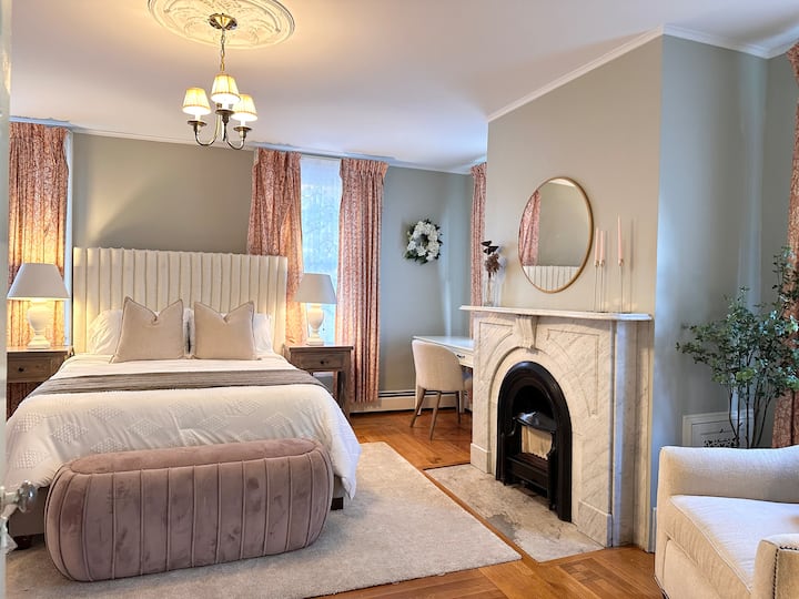 Sleeps 6,modern French Vacation Home At Brown - Providence, RI