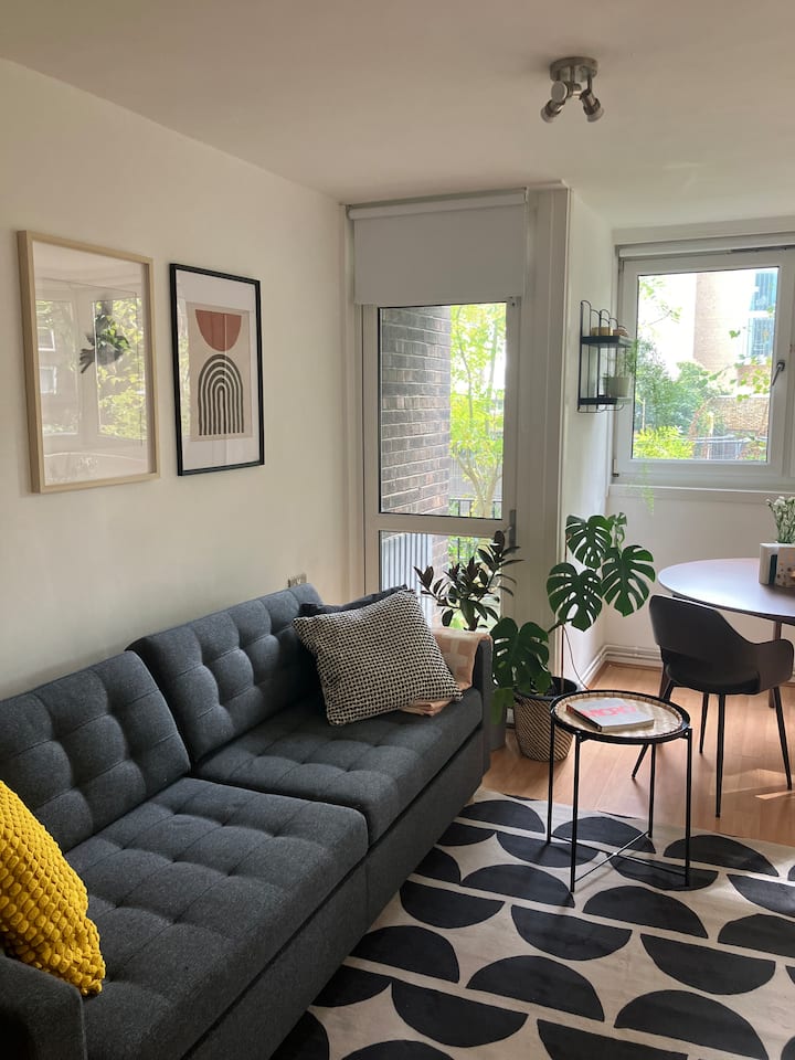 Your Home By The Canal - Lontoo