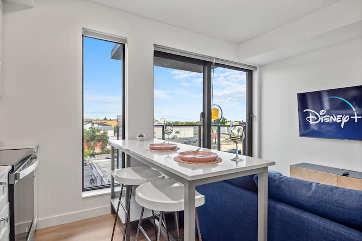 ᯓ Stylish Sunlit Suite•free Parking•bridgeland - Calgary