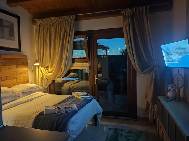 Cosy Country Studio With Private Hot Tub And Patio - Abruzzo