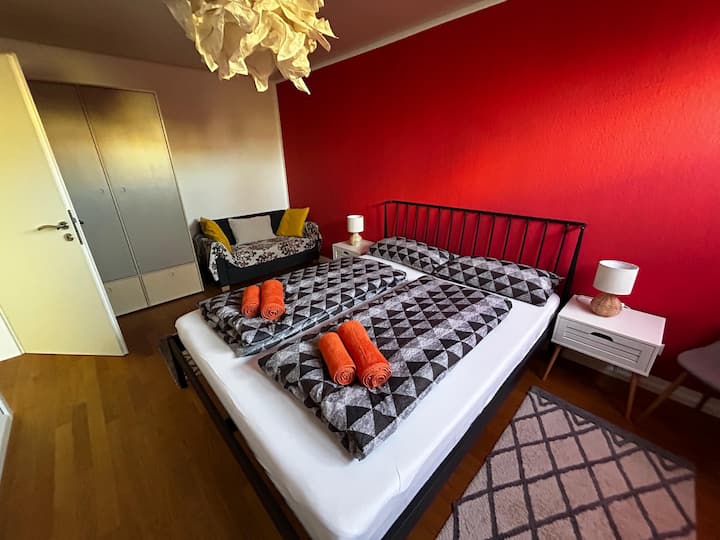 Basti's Room&breakfast, Weil - Red Room - Weil am Rhein