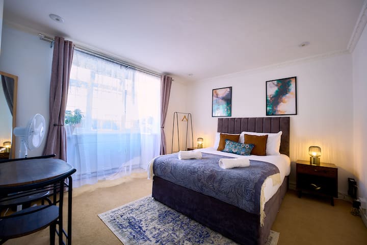 Slough 6br Family Home - Elizabeth Line, Legoland - Buckinghamshire
