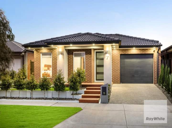 Share Bed Room And Common Areas - Melton