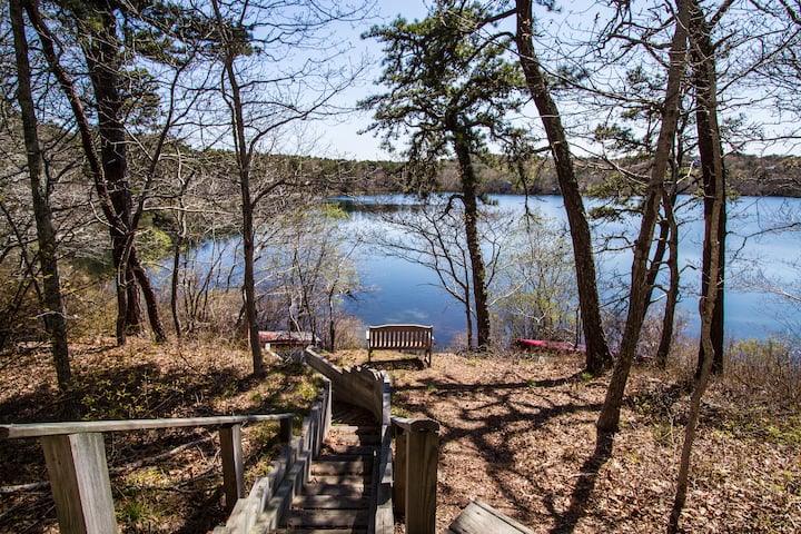 On Bakers Pond, An Upscale Cabin. - Orleans, MA