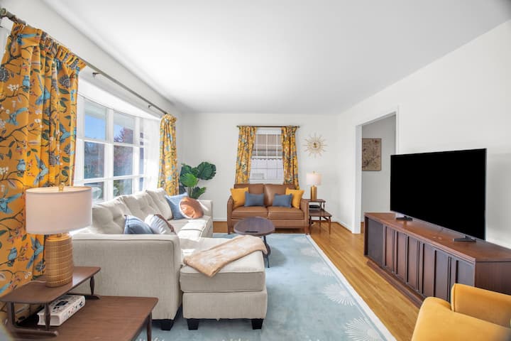 Stylish 3br Retreat W/ Fenced Yard + Workspace - Lake Higgins