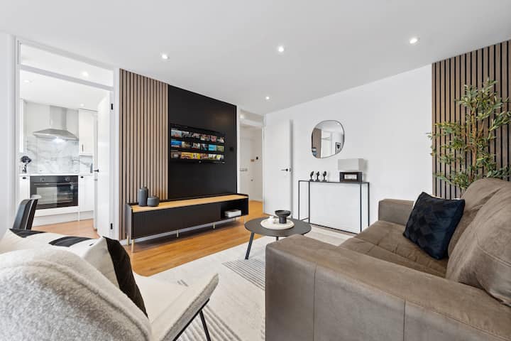 Charming 2br Apartment | Remote Work Friendly - Enfield