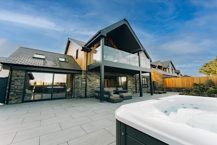 Luxury Holiday Home With Hot Tub - 콘월