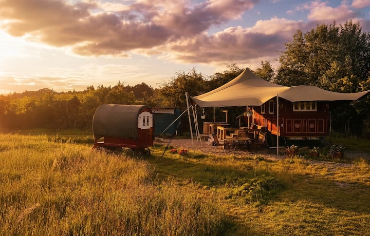 Carriage, Wagon, Cinema, Hot Tub & Stunning Views! - Kent