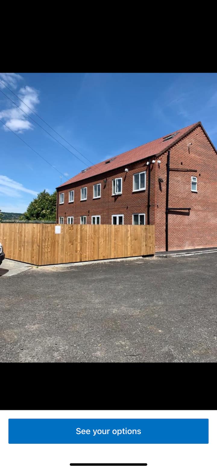 4 Bed Campion Contractor Stays Free Parking. - Sheffield