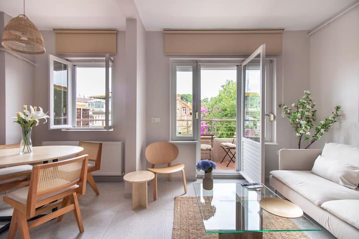 Charming 2br Island Flat With Balcony In Buyukada - Adalar