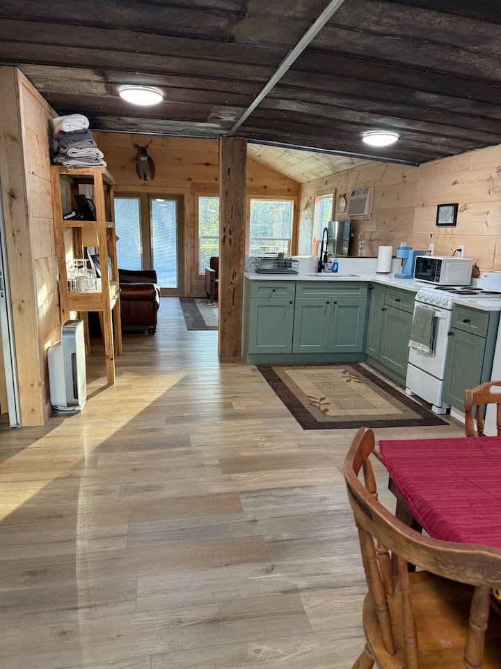 Seq River 2br Cabin - Newly Remodeled. Tiny Home 1 - Jasper, TN