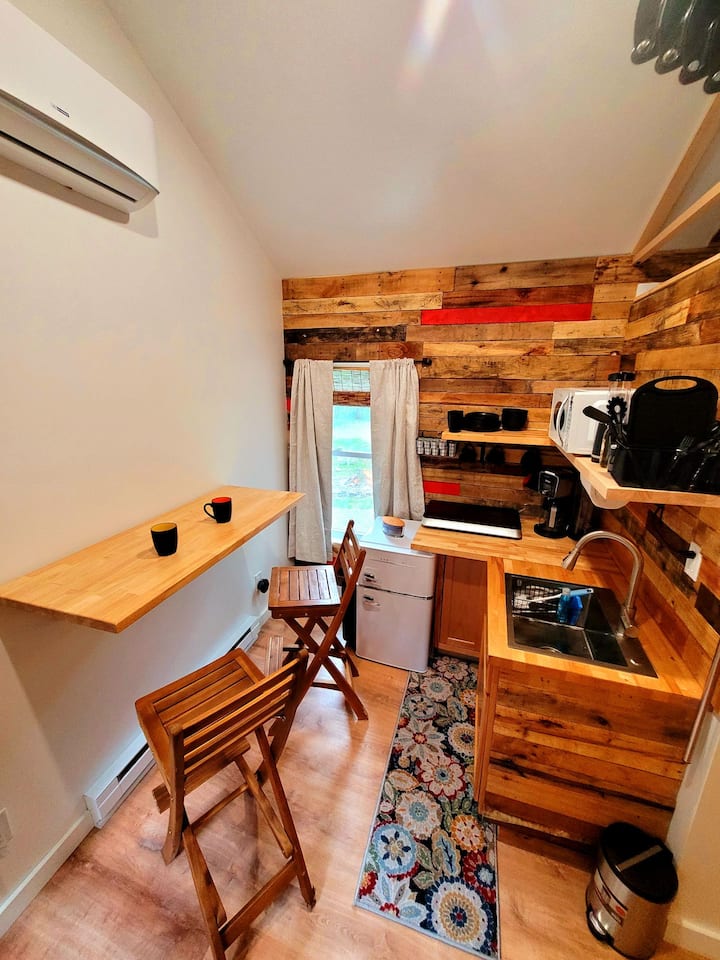 Gorgeous Luxury Treehouse Tiny Home - Lake Wallenpaupack, PA