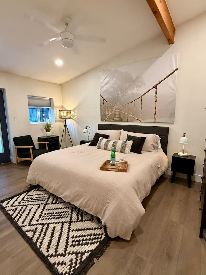 Cozy Delux Xl Flat, King Bed/walk To Down Town - Mallard Creek, Roseville