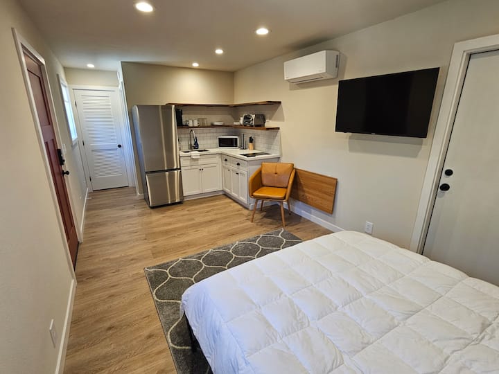 Private Studio Near Downtown - Livermore, CA