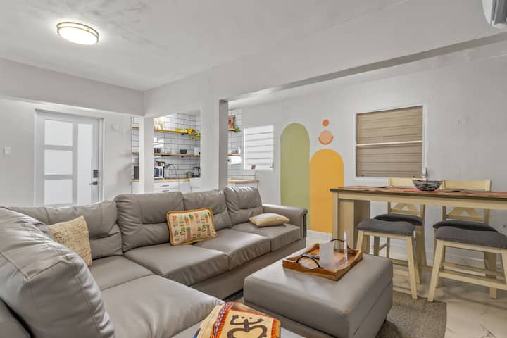 Perfect Group Retreat For 10 Near Airport & Beach - Carolina