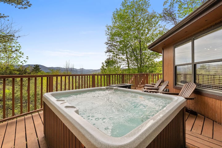 Mountain Cabin With Hot Tub, Game Room & Bbq Grill - Gatlinburg, TN