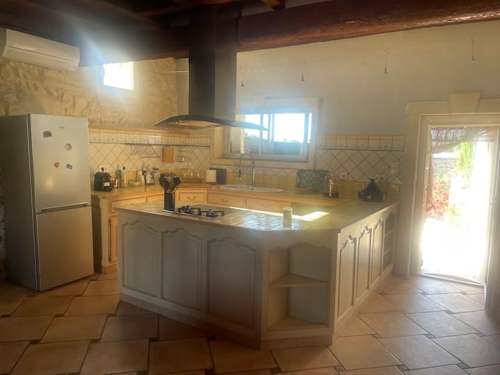 Chambre Dans Maison Avec Piscine - Arles