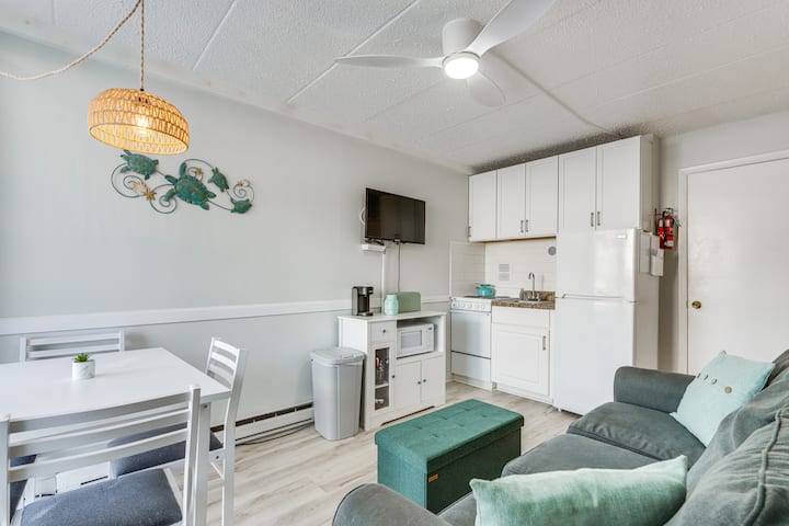 Beachfront Wildwood Crest Condo W/ Pool Access! - Cape May, NJ