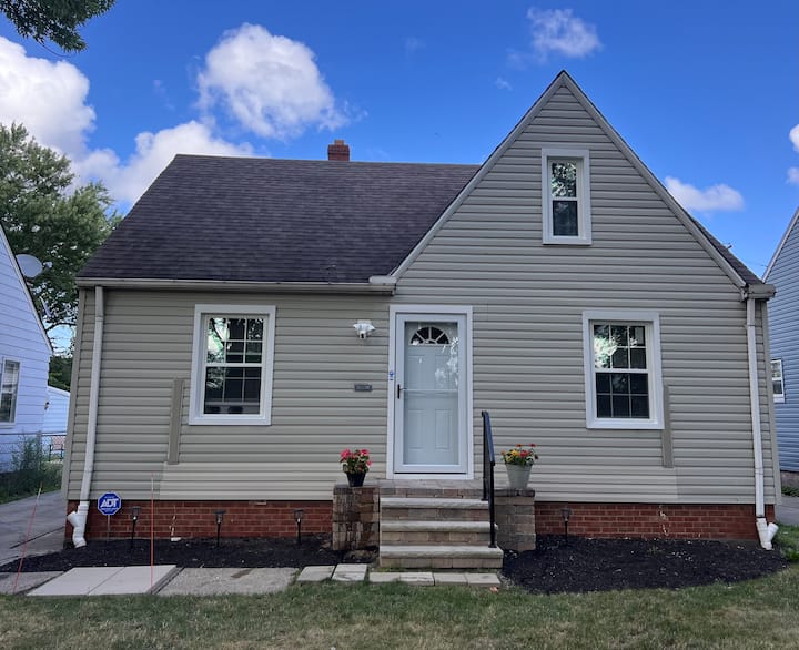 5 Star Rated. Cle-lakewood 3 Br. 9m To Downtown - Cleveland, OH