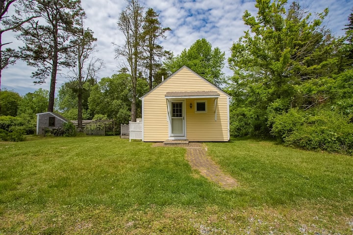 Charming Cottage In East Dennis - Dennis, MA