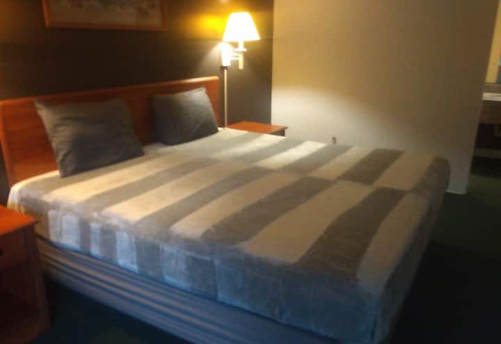 (213) King Bed Hotel Studio - Livingston, TX