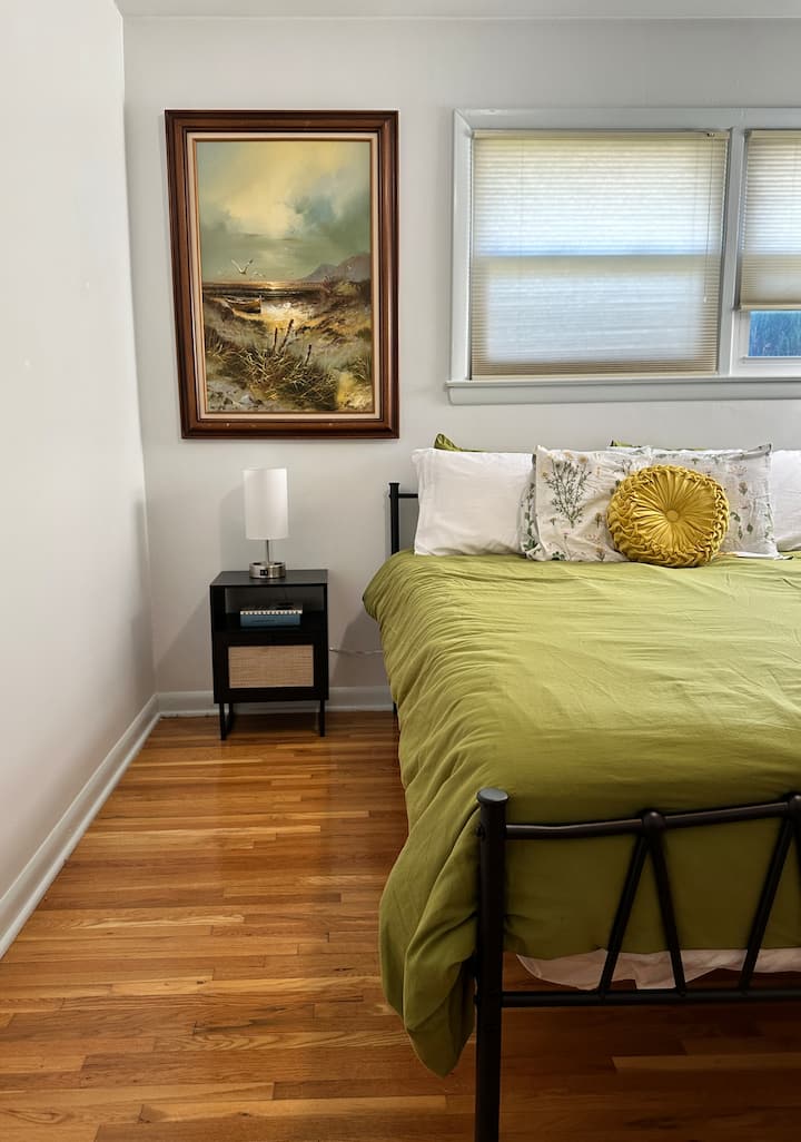 Private Main Floor Unit - Vintage Vibes - Windsor, Canadá