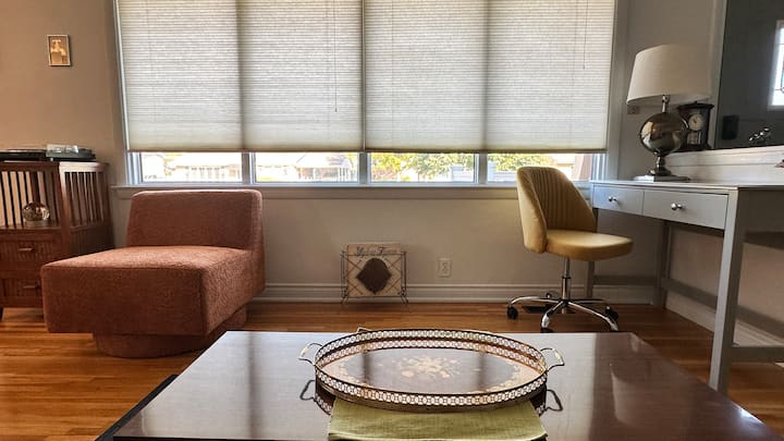 Private Main-floor Unit In A Two-unit Home - Windsor, ON, Canada