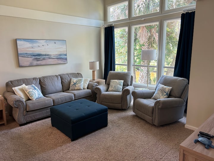 Sleeps 9 - Included Amenities, 3 Pools & Golf Cart - Edisto Beach, SC