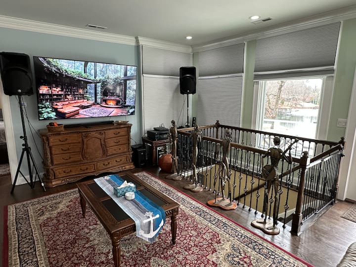 Lakefront Retreat | Hot Tub + 5 King Beds + Views - レイク・ワイリー, SC