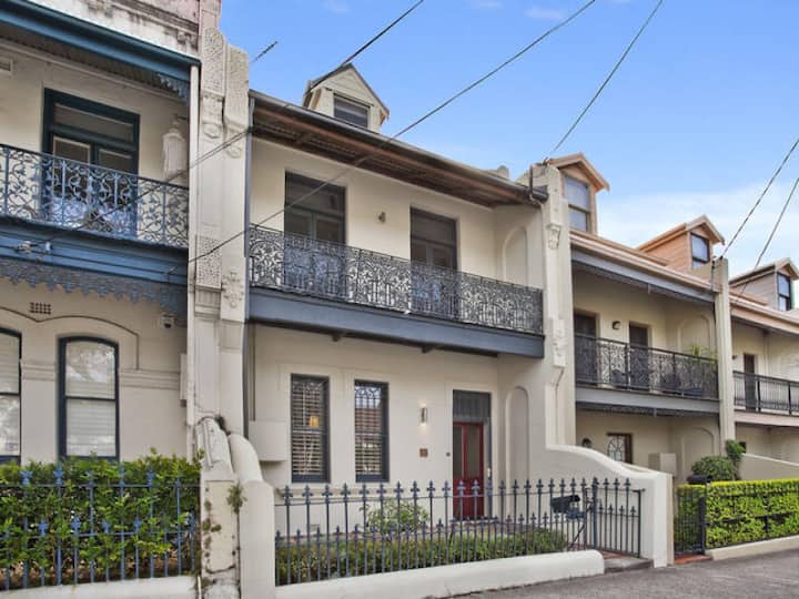 Spacious 4br Terrace Near Cbd | 3.5 Bath + Parking - Sydney