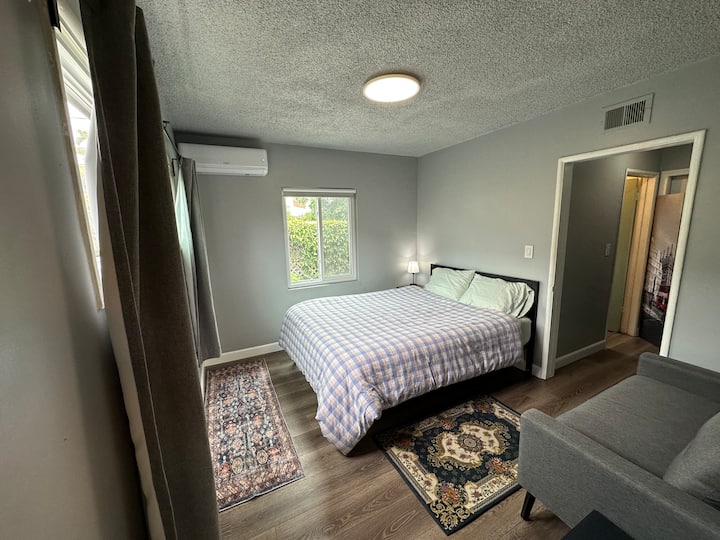 Cozy Suite With Own Entrance - Stanton, CA