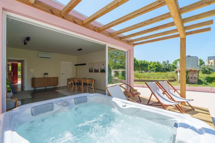 Riverfront Pink House - Soure