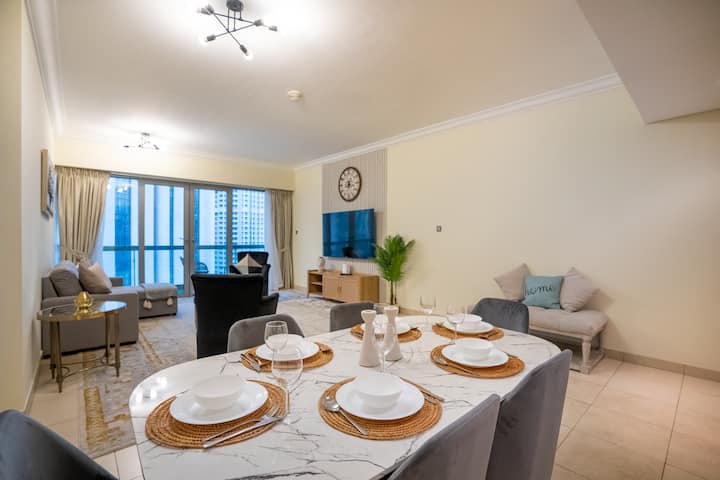 Incredible Downtown Location! Huge 3 Bedroom Flat - Dubai